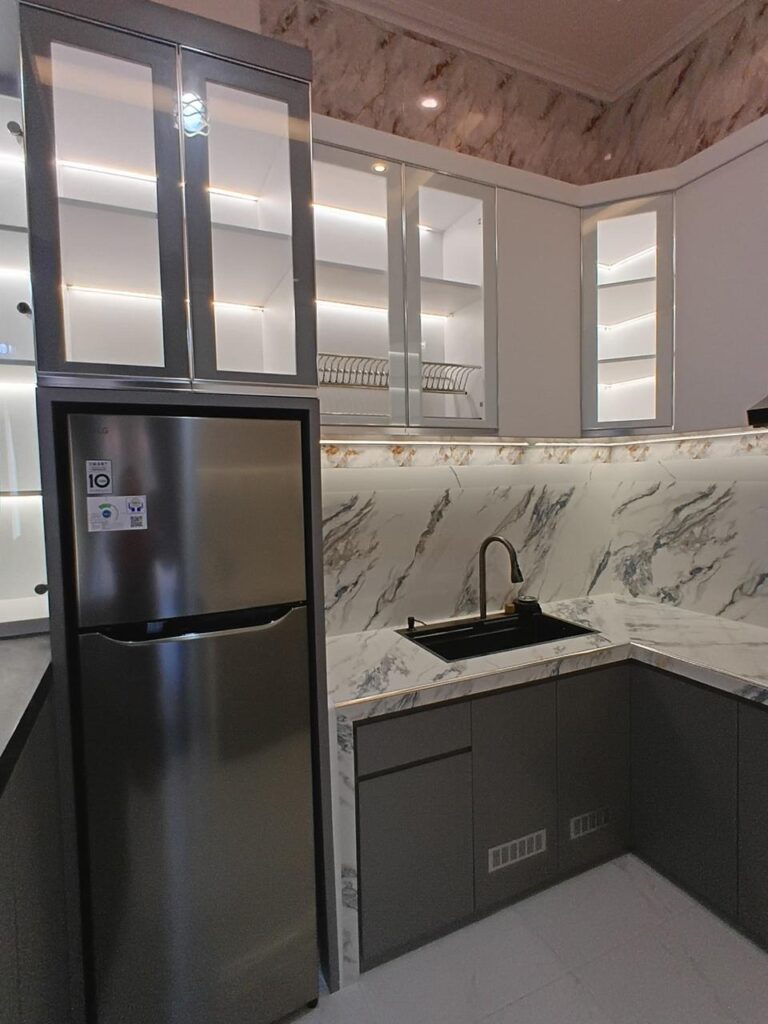 Kitchen Set Modern U-Shaped Dengan Nuansa Marmer – Portofolio Kreasi ...